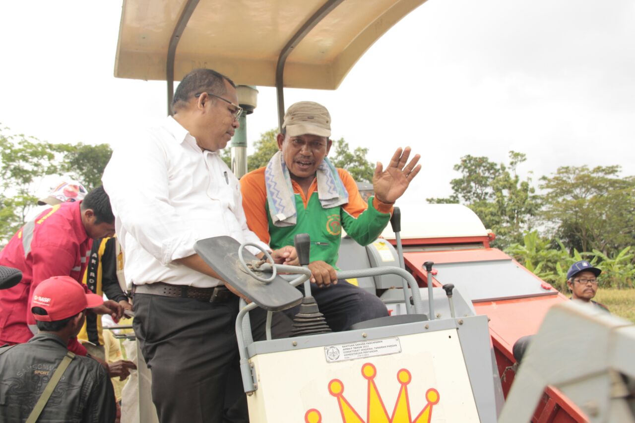 Petani Subang Antusias Ikuti Pelatihan Alsintan Kementan - MONITOR Petani Subang Antusias Ikuti Pelatihan Alsintan Kementan - MONITOR