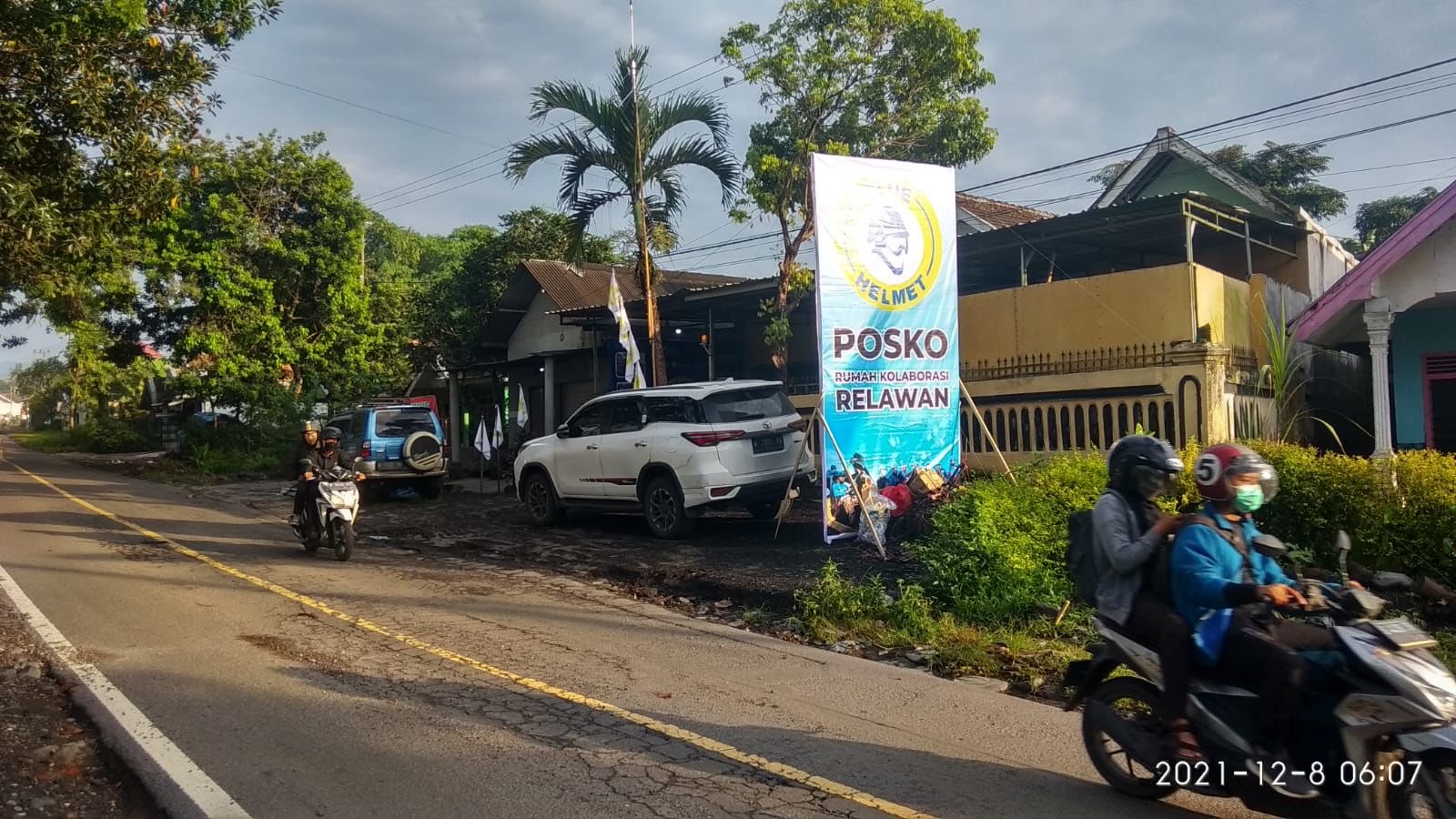 Posko Kolaborasi Relawan Blue Helmet di Lumajang Dapat Dukungan Luas ...