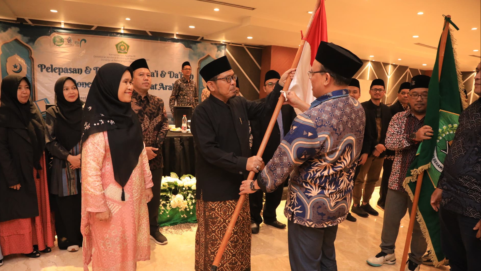 Kementerian Agama Lepas 20 Dai dan Daiyah ke Uni Emirat Arab - MONITOR