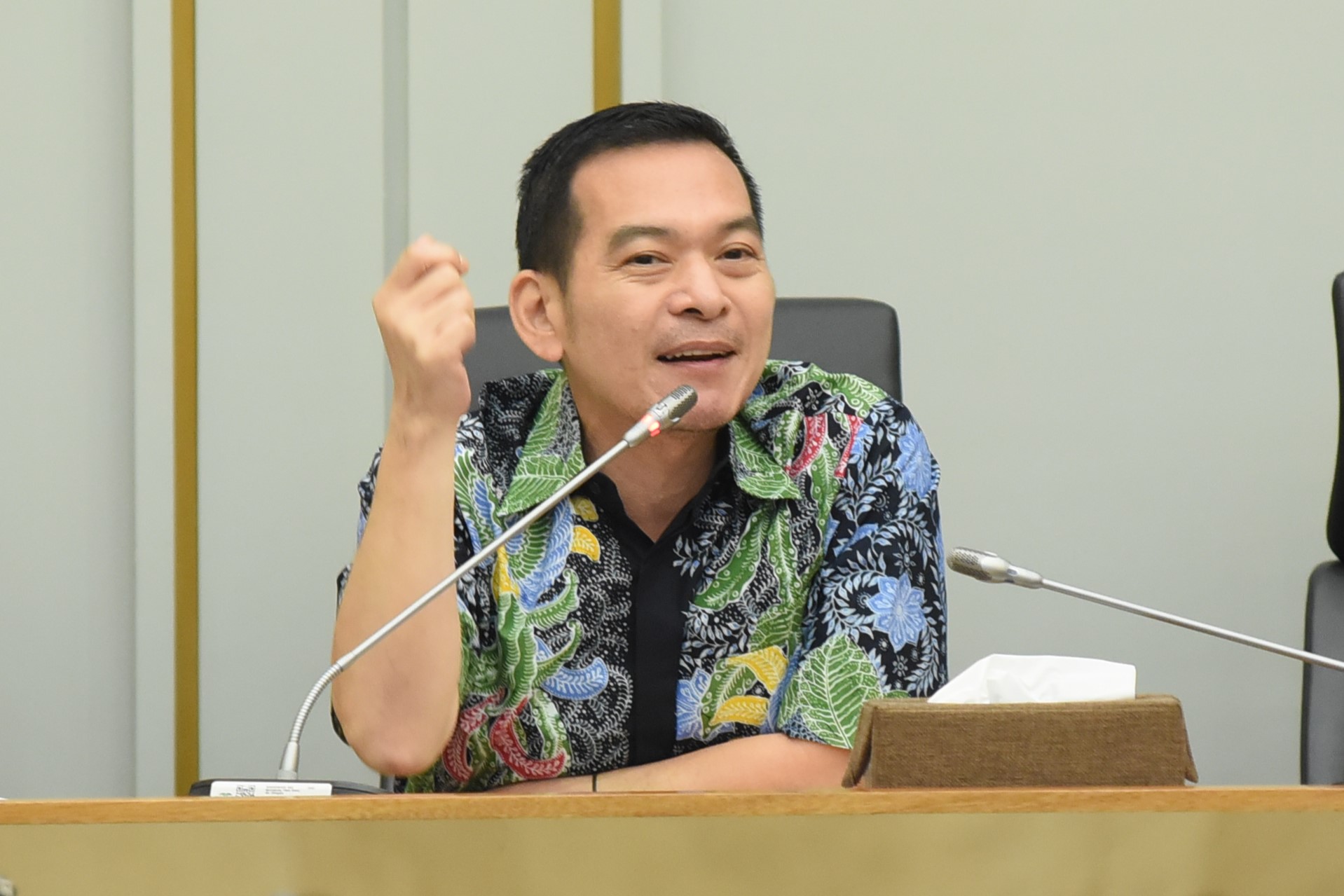 DPR Dorong Program MBG Kurangi Penggunaan Wadah Plastik Agar Lebih Go ...