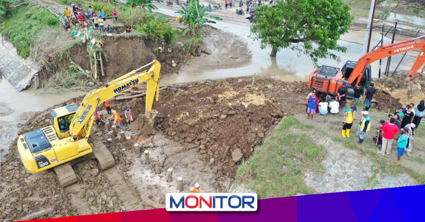 Kementerian PU Lakukan Perbaikan Darurat Dua Titik Tanggul Jebol Sungai Tuntang - MONITOR